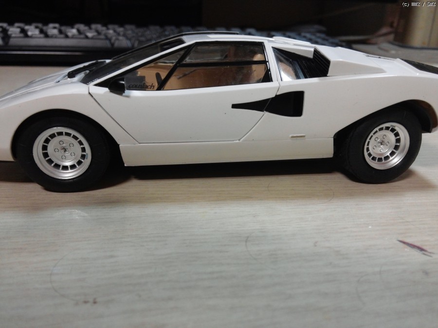 MMZ - [AOSHIMA] Countach LP400 Full open